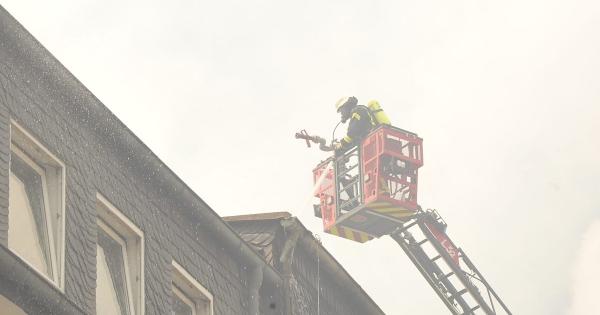 Drehleiter der Freiwilligen Feuerwehr Hamm (Sieg) wurde zur ...