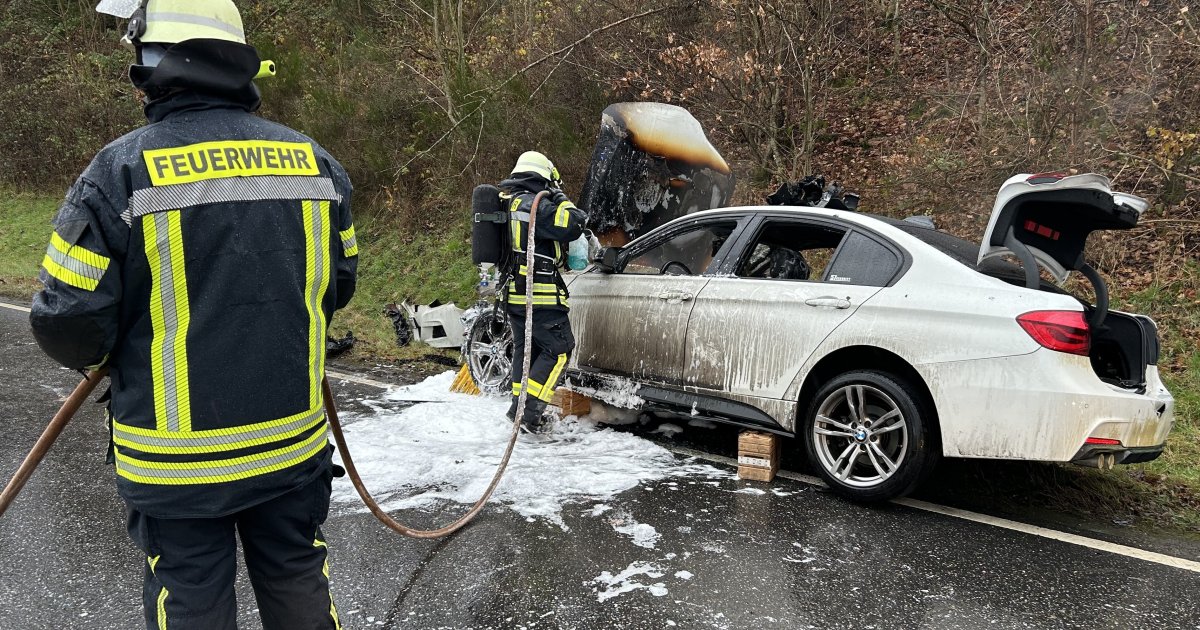PKW-Brand in Roth-Oettershagen – Feuerwehr im Einsatz | Feuerwehr
