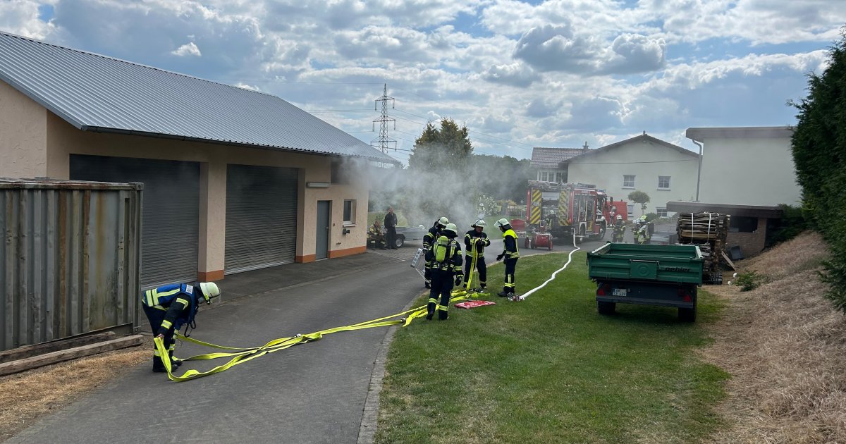 Feuerwehren aus Hamm und Wissen üben den Ernstfall in Roth-Hämmerholz ...
