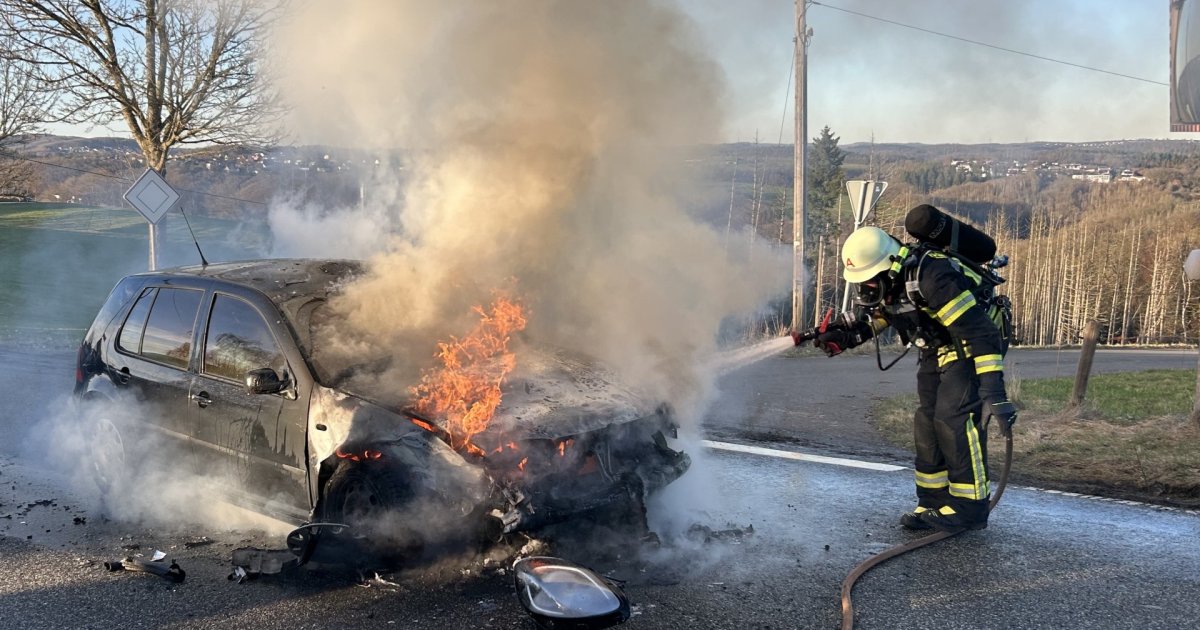 PKW-Brand in Etzbach- Heckenhof – Feuerwehr Hamm (Sieg) im Einsatz ...