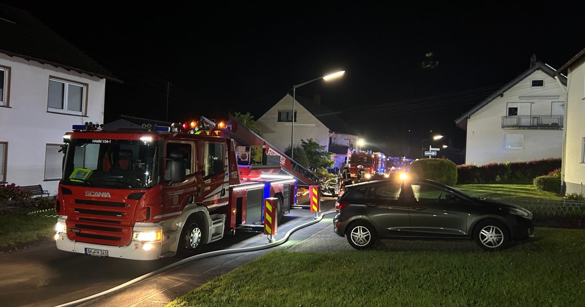 Schwerverletzter bei nächtlichem Wohnungsbrand in Hamm (Sieg) | Feuerwehr