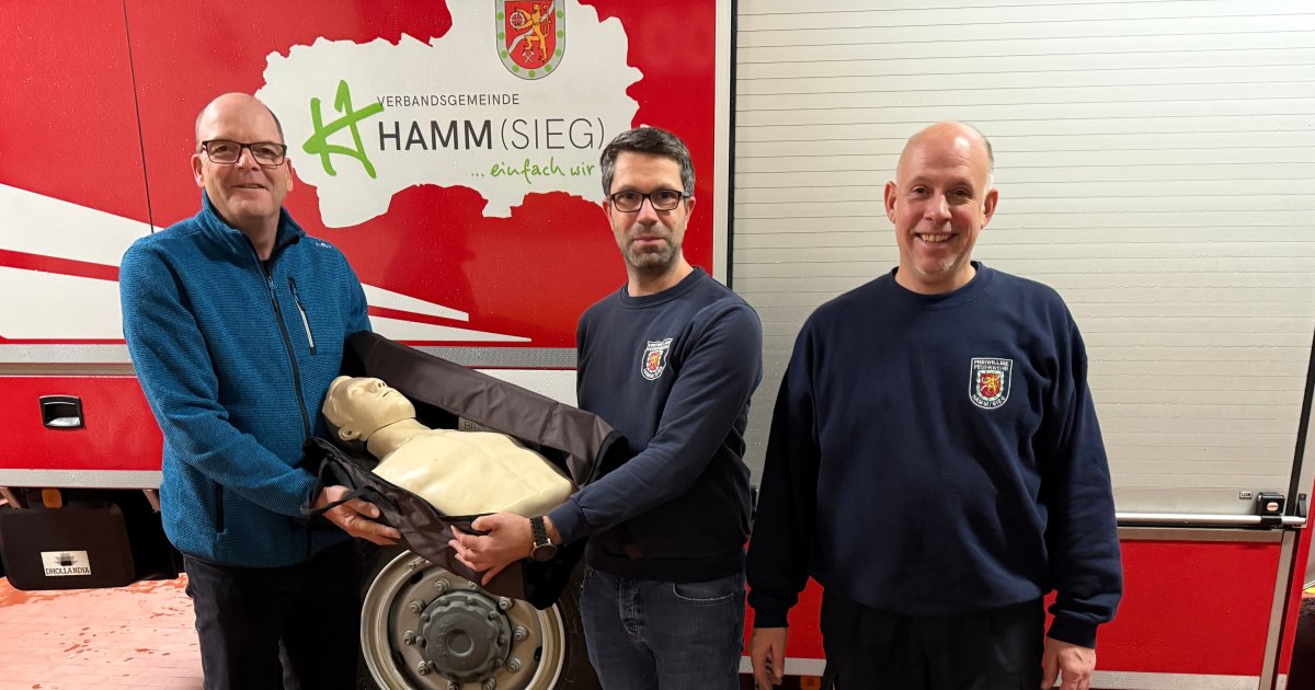Förderverein der Freiwilligen Feuerwehr Hamm (Sieg) übergibt ...